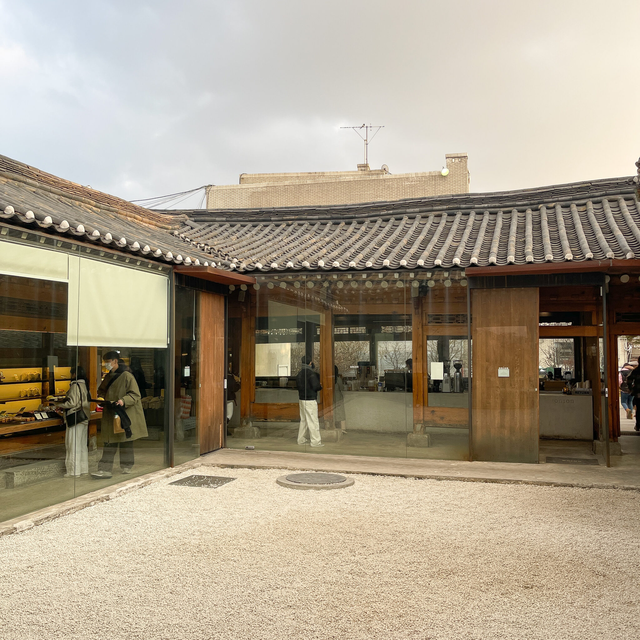 Best Hanok-style Cafes in Seoul - Doyzkie The Explorer